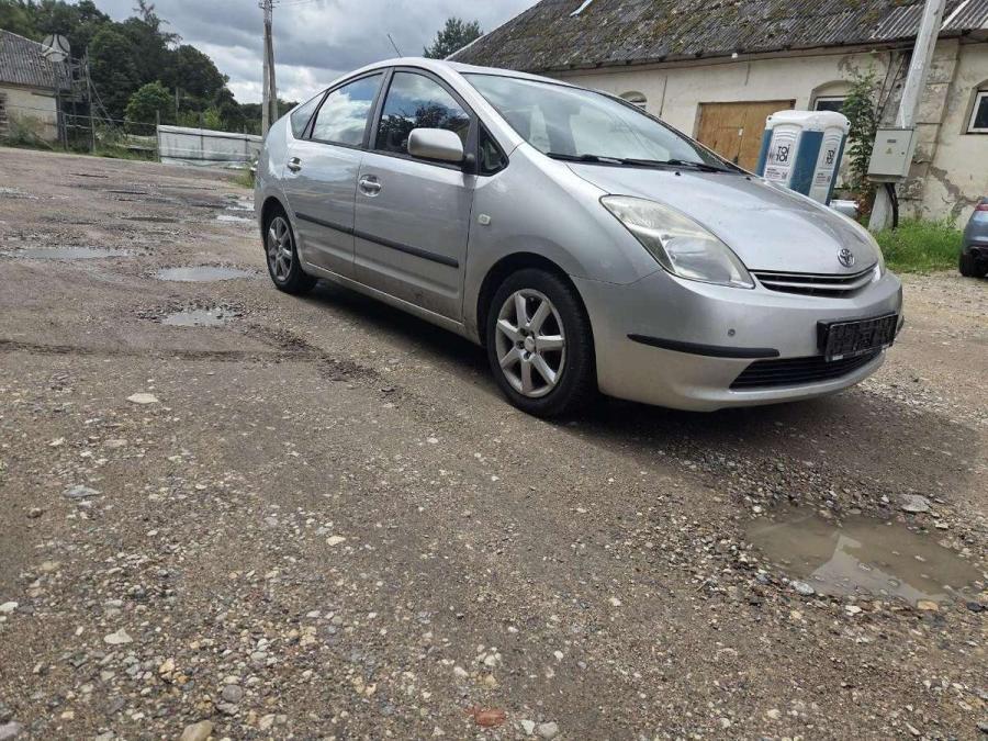 Pelēks Toyota Prius 2005 Viļņa, ar dzinēja tilpumu 0.00 L un nobraukumu 268 tūkst. km par 3100 €, foto 4 vietnē AUTOMOTO.COM.LV