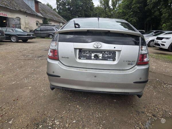 Grey Toyota Prius 2005 in Vilnius, with an engine capacity of 0.00 L and mileage of 268 thousand km for 3100 €, photo 5 on AUTOMOTO.COM.LV