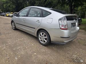 Pelēks Toyota Prius 2005 Viļņa, ar dzinēja tilpumu 0.00 L un nobraukumu 268 tūkst. km par 3100 €, foto 7 vietnē AUTOMOTO.COM.LV