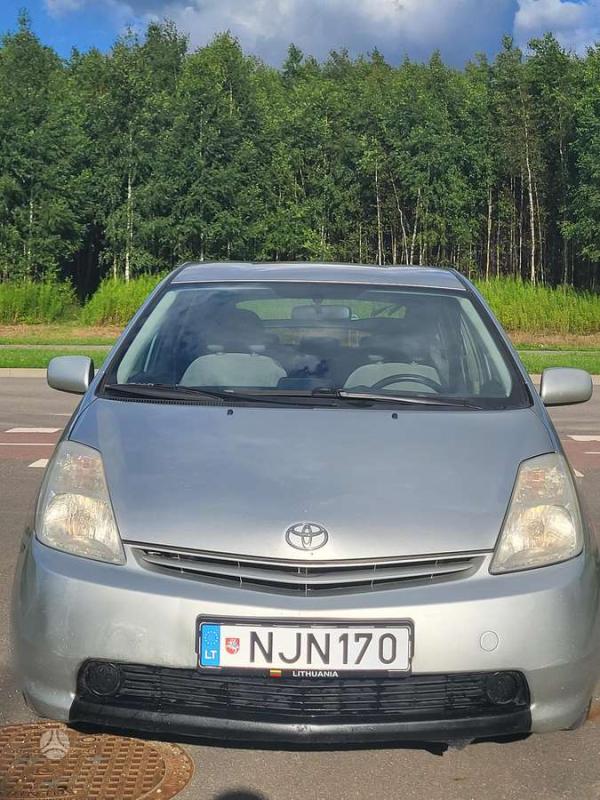 Pelēks Toyota Prius 2005 Viļņa, ar dzinēja tilpumu 0.00 L un nobraukumu 271 tūkst. km par 2450 €, foto 1 vietnē AUTOMOTO.COM.LV