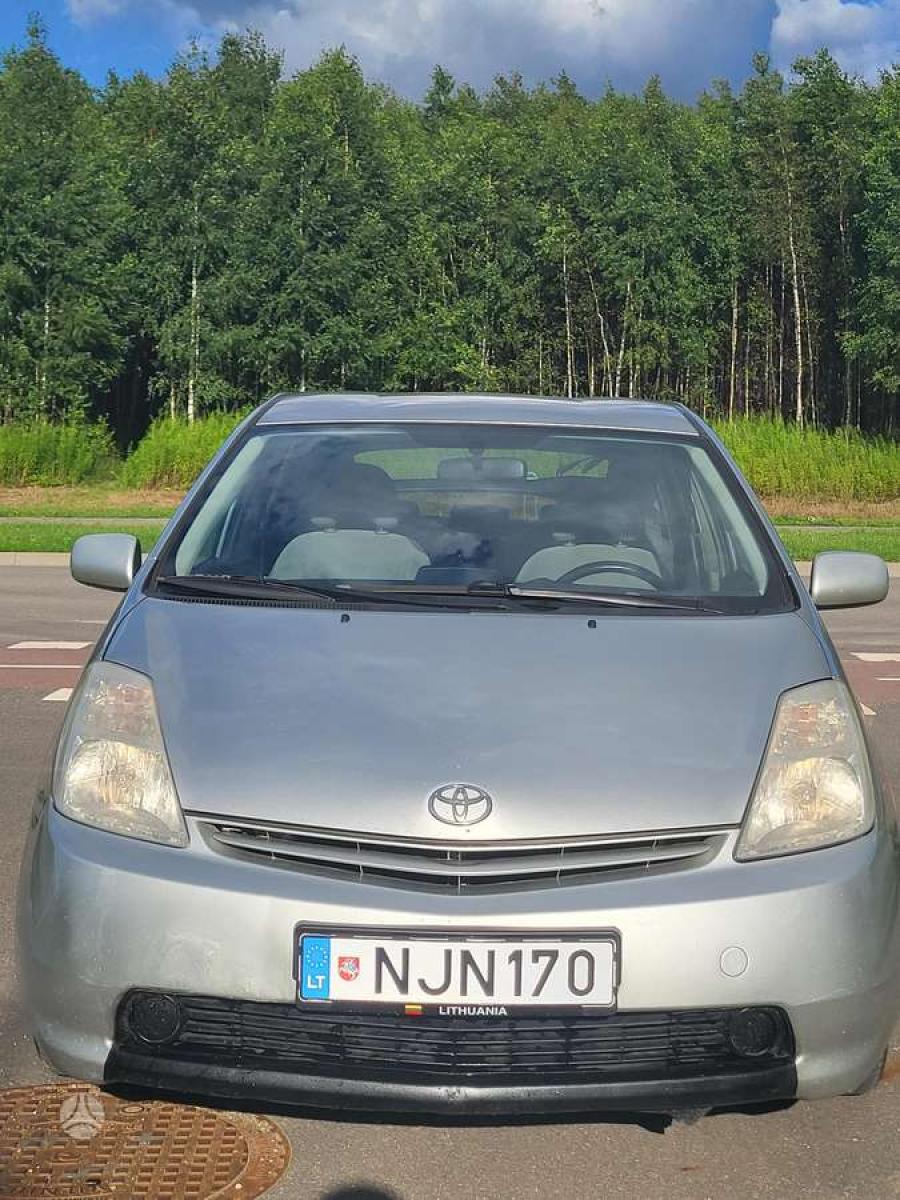 Pelēks Toyota Prius 2005 Viļņa, ar dzinēja tilpumu 0.00 L un nobraukumu 271 tūkst. km par 2450 €, foto 1 vietnē AUTOMOTO.COM.LV