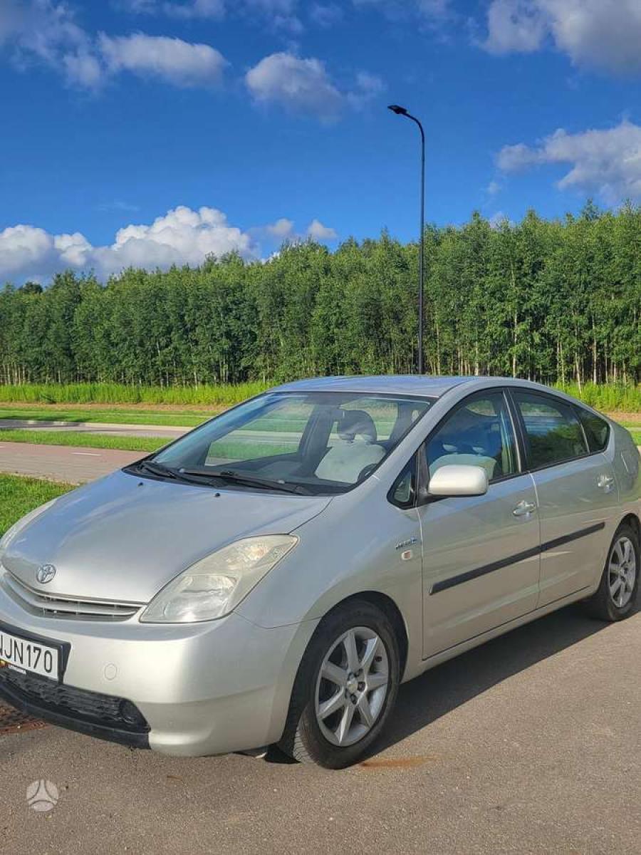 Pelēks Toyota Prius 2005 Viļņa, ar dzinēja tilpumu 0.00 L un nobraukumu 271 tūkst. km par 2450 €, foto 3 vietnē AUTOMOTO.COM.LV