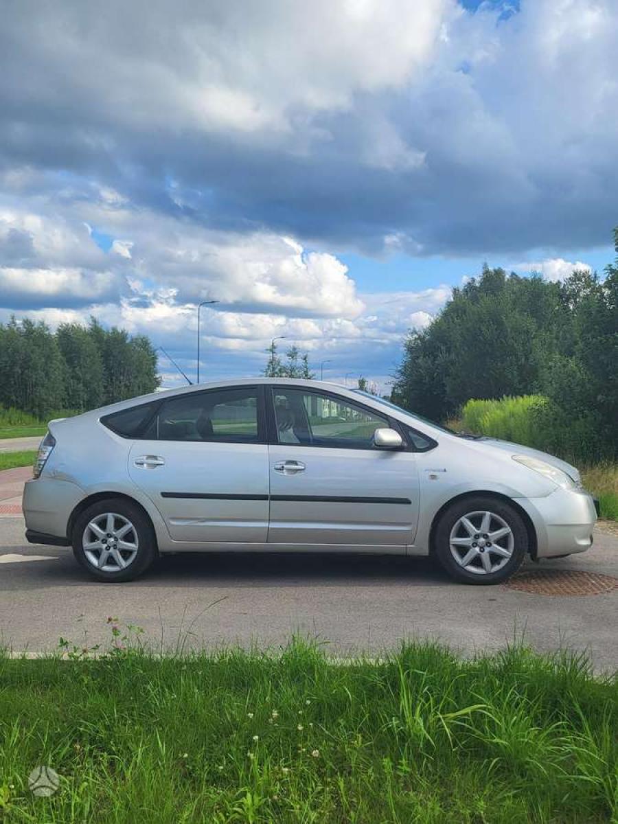 Pelēks Toyota Prius 2005 Viļņa, ar dzinēja tilpumu 0.00 L un nobraukumu 271 tūkst. km par 2450 €, foto 5 vietnē AUTOMOTO.COM.LV