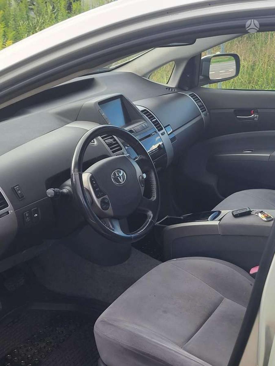 Pelēks Toyota Prius 2005 Viļņa, ar dzinēja tilpumu 0.00 L un nobraukumu 271 tūkst. km par 2450 €, foto 9 vietnē AUTOMOTO.COM.LV