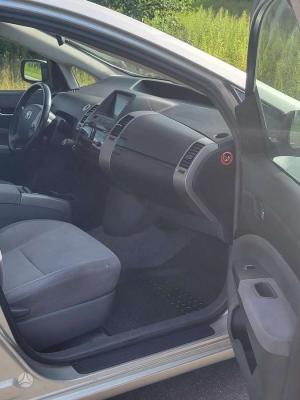 Pelēks Toyota Prius 2005 Viļņa, ar dzinēja tilpumu 0.00 L un nobraukumu 271 tūkst. km par 2450 €, foto 10 vietnē AUTOMOTO.COM.LV