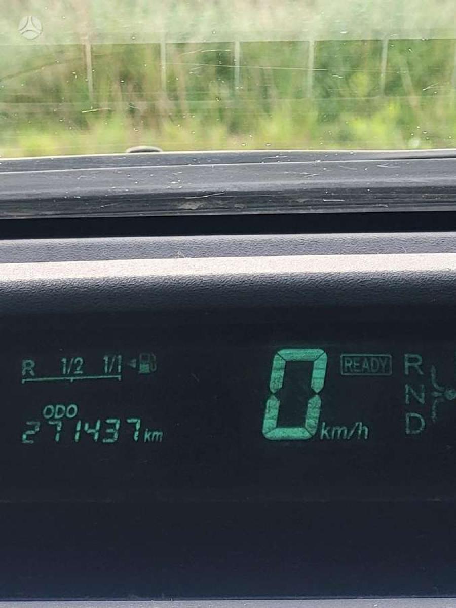 Pelēks Toyota Prius 2005 Viļņa, ar dzinēja tilpumu 0.00 L un nobraukumu 271 tūkst. km par 2450 €, foto 12 vietnē AUTOMOTO.COM.LV