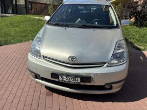 Pelēks Toyota Prius 2005 Viļņa, ar dzinēja tilpumu 1.50 L un nobraukumu 194 tūkst. km par 2350 €, foto 3 vietnē AUTOMOTO.COM.LV