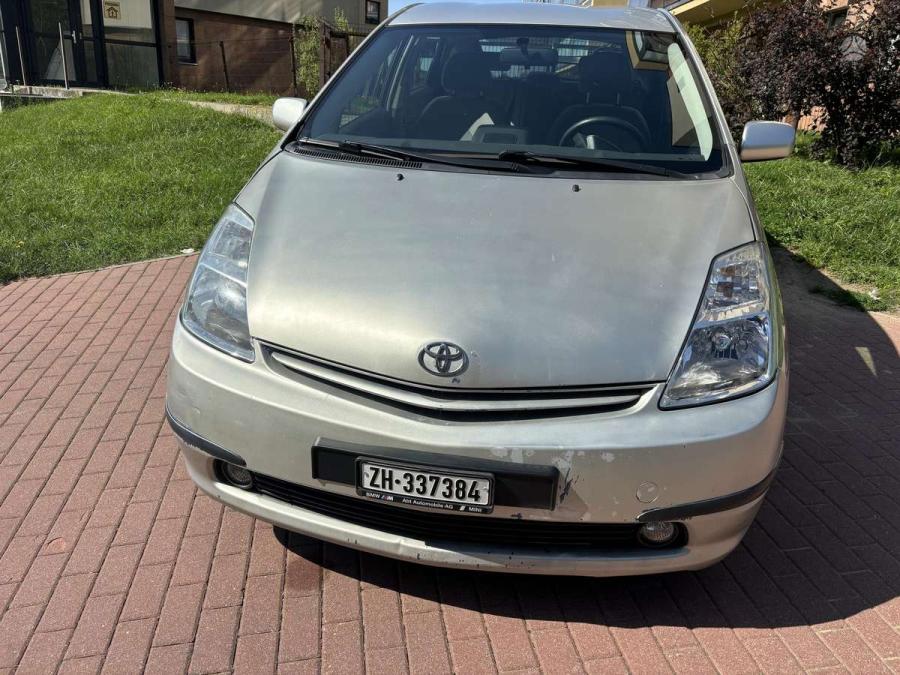 Pelēks Toyota Prius 2005 Viļņa, ar dzinēja tilpumu 1.50 L un nobraukumu 194 tūkst. km par 2350 €, foto 3 vietnē AUTOMOTO.COM.LV
