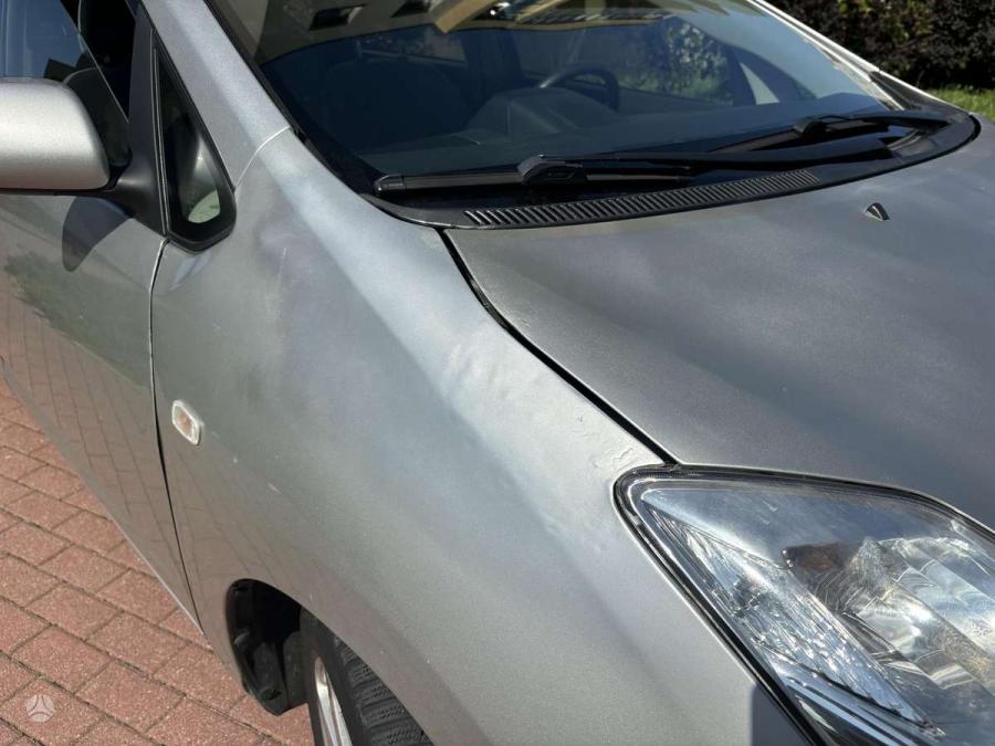 Pelēks Toyota Prius 2005 Viļņa, ar dzinēja tilpumu 1.50 L un nobraukumu 194 tūkst. km par 2350 €, foto 5 vietnē AUTOMOTO.COM.LV