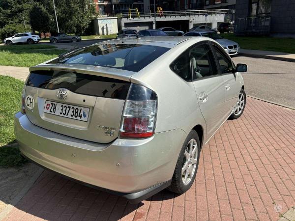 Grey Toyota Prius 2005 in Vilnius, with an engine capacity of 1.50 L and mileage of 194 thousand km for 2350 €, photo 5 on AUTOMOTO.COM.LV