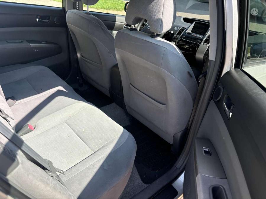 Pelēks Toyota Prius 2005 Viļņa, ar dzinēja tilpumu 1.50 L un nobraukumu 194 tūkst. km par 2350 €, foto 10 vietnē AUTOMOTO.COM.LV