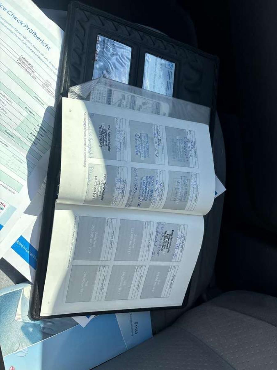 Pelēks Toyota Prius 2005 Viļņa, ar dzinēja tilpumu 1.50 L un nobraukumu 194 tūkst. km par 2350 €, foto 14 vietnē AUTOMOTO.COM.LV