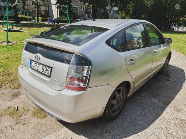 Серый Тойота Приус 2005 в Каунас, объемом двигателя 1.50 л и пробегом 400 тыс. км за 1150 €, фото 4 на AUTOMOTO.COM.LV
