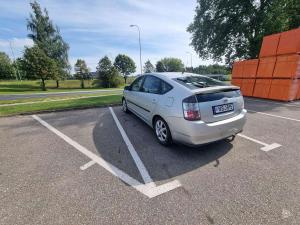 Pelēks Toyota Prius 2005 Viļņa, ar dzinēja tilpumu 1.50 L un nobraukumu 323 tūkst. km par 3600 €, foto 6 vietnē AUTOMOTO.COM.LV