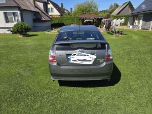 Pelēks Toyota Prius 2005 Prienai, ar dzinēja tilpumu 1.50 L un nobraukumu 299 tūkst. km par 3300 €, foto  vietnē AUTOMOTO.COM.LV