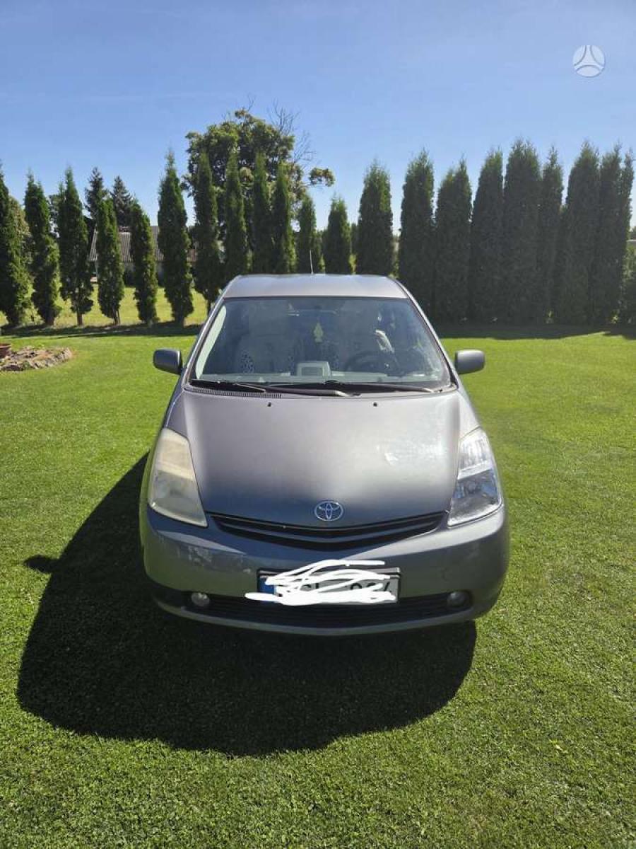 Pelēks Toyota Prius 2005 Prienai, ar dzinēja tilpumu 1.50 L un nobraukumu 299 tūkst. km par 3300 €, foto 3 vietnē AUTOMOTO.COM.LV