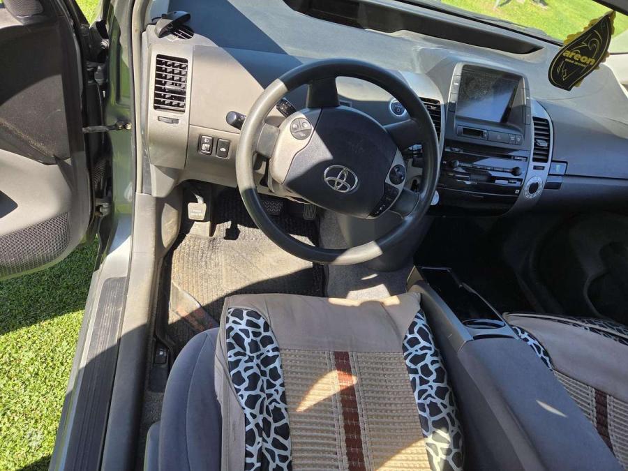 Pelēks Toyota Prius 2005 Prienai, ar dzinēja tilpumu 1.50 L un nobraukumu 299 tūkst. km par 3300 €, foto 5 vietnē AUTOMOTO.COM.LV