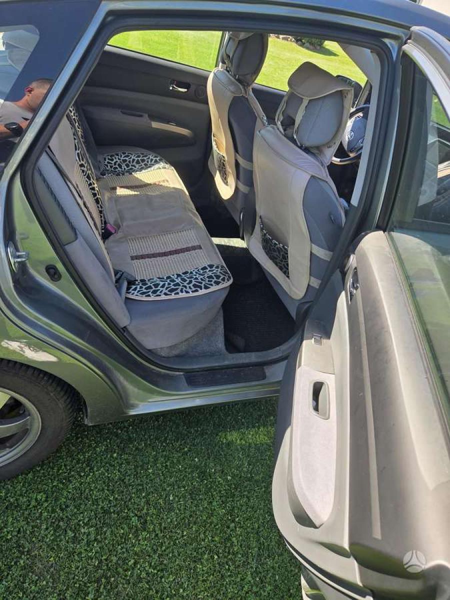 Pelēks Toyota Prius 2005 Prienai, ar dzinēja tilpumu 1.50 L un nobraukumu 299 tūkst. km par 3300 €, foto 8 vietnē AUTOMOTO.COM.LV