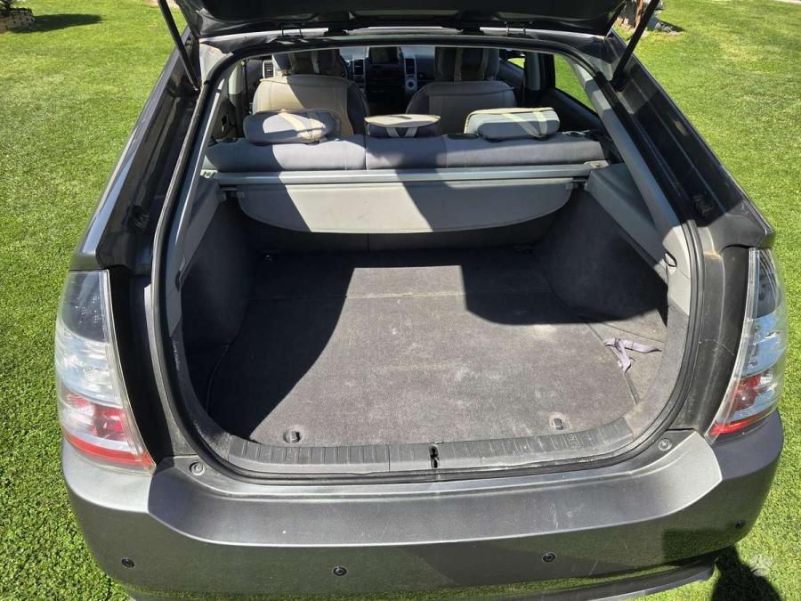 Pelēks Toyota Prius 2005 Prienai, ar dzinēja tilpumu 1.50 L un nobraukumu 299 tūkst. km par 3300 €, foto 10 vietnē AUTOMOTO.COM.LV
