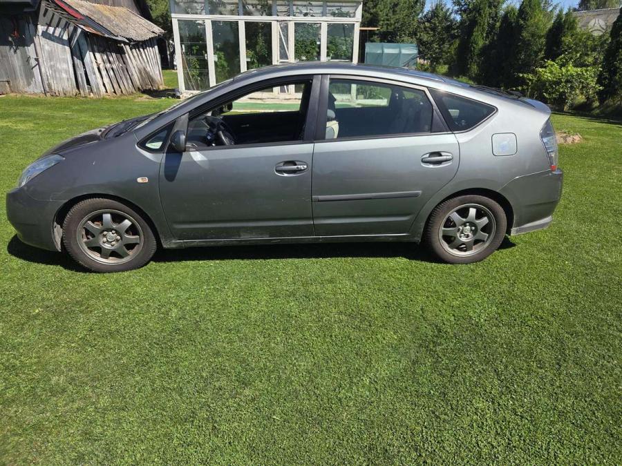 Pelēks Toyota Prius 2005 Prienai, ar dzinēja tilpumu 1.50 L un nobraukumu 299 tūkst. km par 3300 €, foto 11 vietnē AUTOMOTO.COM.LV