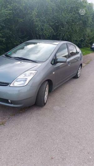 Pelēks Toyota Prius 2005 Šauļi, ar dzinēja tilpumu 1.50 L un nobraukumu 219 tūkst. km par 3300 €, foto  vietnē AUTOMOTO.COM.LV