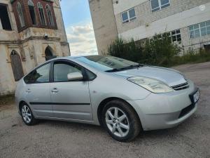 Pelēks Toyota Prius 2005 Viļņa, ar dzinēja tilpumu 1.50 L un nobraukumu 150 tūkst. km par 3000 €, foto 5 vietnē AUTOMOTO.COM.LV