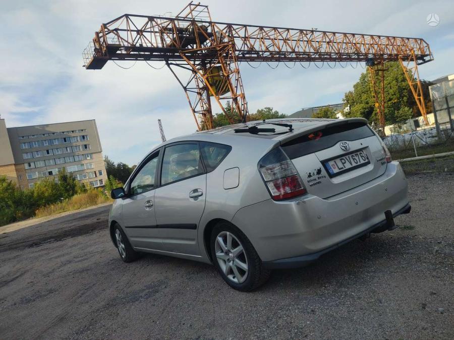 Pelēks Toyota Prius 2005 Viļņa, ar dzinēja tilpumu 1.50 L un nobraukumu 150 tūkst. km par 3000 €, foto 7 vietnē AUTOMOTO.COM.LV