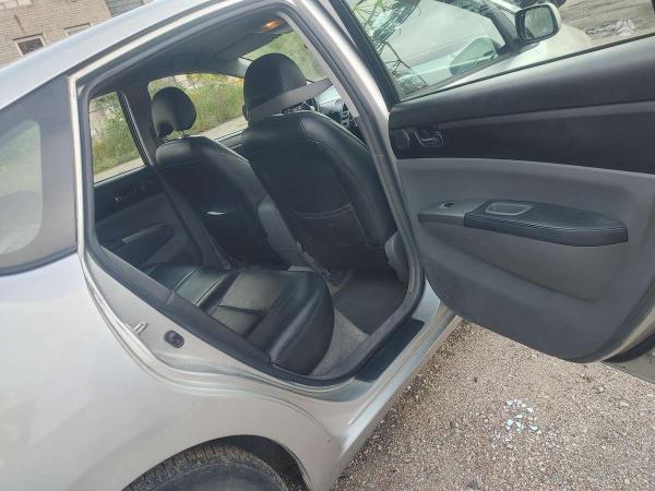 Pelēks Toyota Prius 2005 Viļņa, ar dzinēja tilpumu 1.50 L un nobraukumu 150 tūkst. km par 3000 €, foto 8 vietnē AUTOMOTO.COM.LV