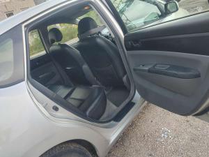 Pelēks Toyota Prius 2005 Viļņa, ar dzinēja tilpumu 1.50 L un nobraukumu 150 tūkst. km par 3000 €, foto 8 vietnē AUTOMOTO.COM.LV