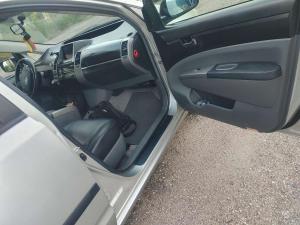 Pelēks Toyota Prius 2005 Viļņa, ar dzinēja tilpumu 1.50 L un nobraukumu 150 tūkst. km par 3000 €, foto 9 vietnē AUTOMOTO.COM.LV