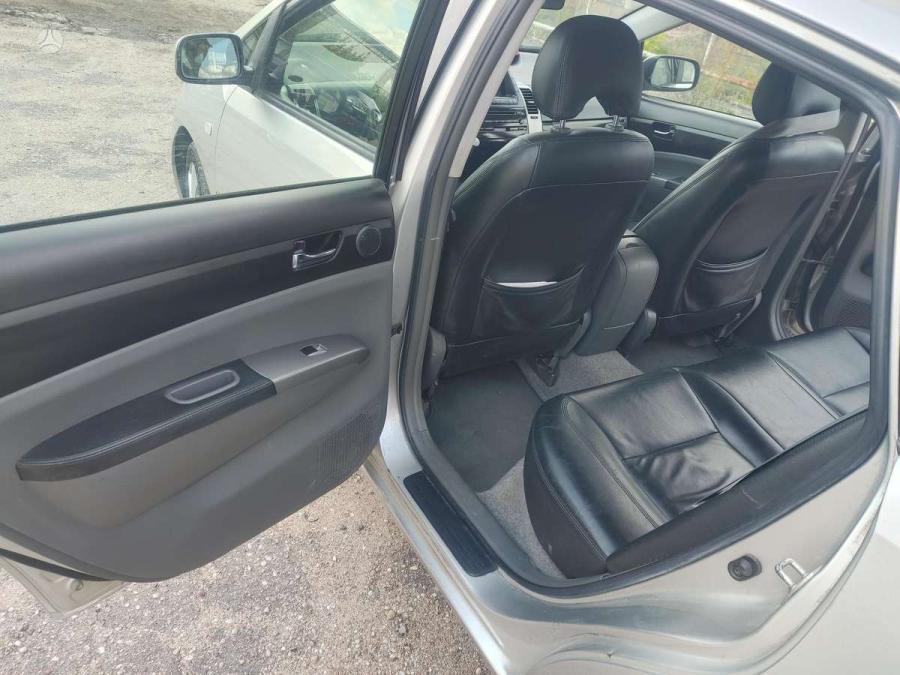 Pelēks Toyota Prius 2005 Viļņa, ar dzinēja tilpumu 1.50 L un nobraukumu 150 tūkst. km par 3000 €, foto 10 vietnē AUTOMOTO.COM.LV