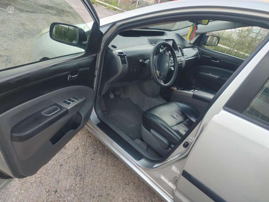 Pelēks Toyota Prius 2005 Viļņa, ar dzinēja tilpumu 1.50 L un nobraukumu 150 tūkst. km par 3000 €, foto 11 vietnē AUTOMOTO.COM.LV