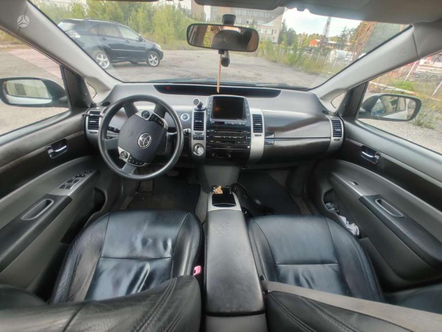 Pelēks Toyota Prius 2005 Viļņa, ar dzinēja tilpumu 1.50 L un nobraukumu 150 tūkst. km par 3000 €, foto 12 vietnē AUTOMOTO.COM.LV