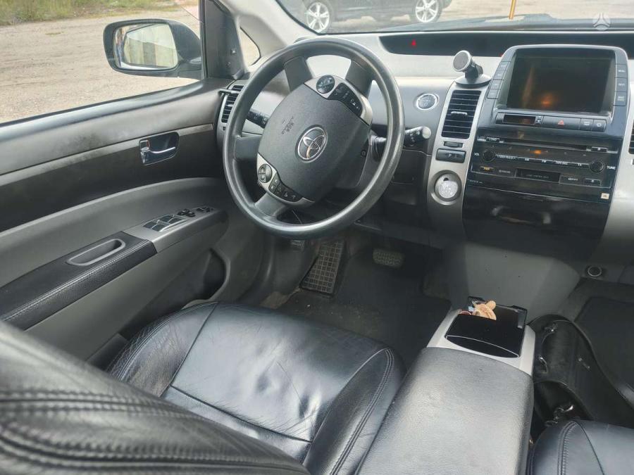 Pelēks Toyota Prius 2005 Viļņa, ar dzinēja tilpumu 1.50 L un nobraukumu 150 tūkst. km par 3000 €, foto 14 vietnē AUTOMOTO.COM.LV