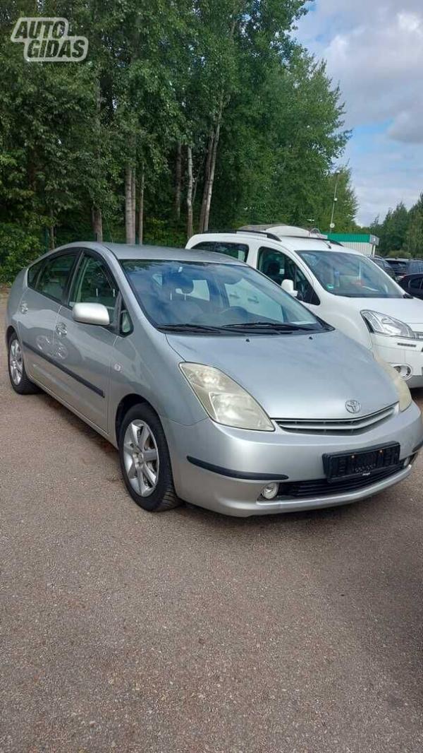 Pelēks Toyota Prius 2005 Kauņa, ar dzinēja tilpumu 1.50 L un nobraukumu 238 tūkst. km par 3500 €, foto 1 vietnē AUTOMOTO.COM.LV