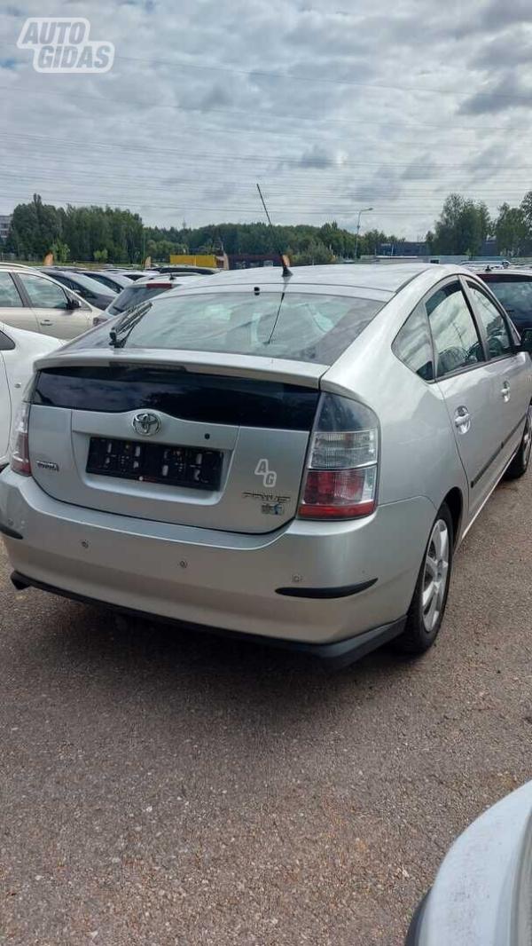 Pelēks Toyota Prius 2005 Kauņa, ar dzinēja tilpumu 1.50 L un nobraukumu 238 tūkst. km par 3500 €, foto 4 vietnē AUTOMOTO.COM.LV