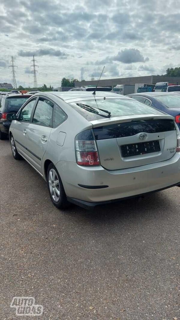 Pelēks Toyota Prius 2005 Kauņa, ar dzinēja tilpumu 1.50 L un nobraukumu 238 tūkst. km par 3500 €, foto 5 vietnē AUTOMOTO.COM.LV
