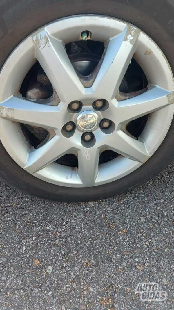 Pelēks Toyota Prius 2005 Kauņa, ar dzinēja tilpumu 1.50 L un nobraukumu 238 tūkst. km par 3500 €, foto 6 vietnē AUTOMOTO.COM.LV