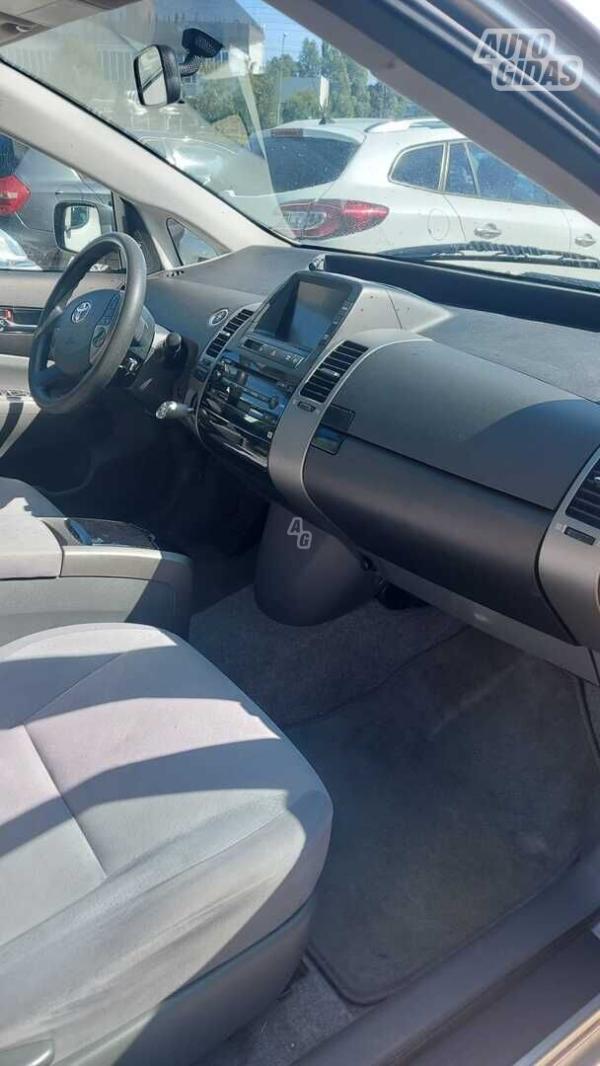 Pelēks Toyota Prius 2005 Kauņa, ar dzinēja tilpumu 1.50 L un nobraukumu 238 tūkst. km par 3500 €, foto 9 vietnē AUTOMOTO.COM.LV