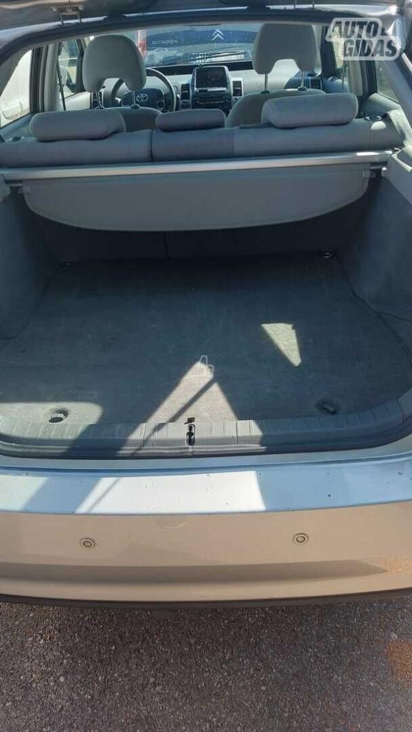 Pelēks Toyota Prius 2005 Kauņa, ar dzinēja tilpumu 1.50 L un nobraukumu 238 tūkst. km par 3500 €, foto 11 vietnē AUTOMOTO.COM.LV