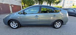 Grey Toyota Prius 2005 in Vilnius, with an engine capacity of 1.50 L and mileage of 254 thousand km for 3200 €, photo  on AUTOMOTO.COM.LV