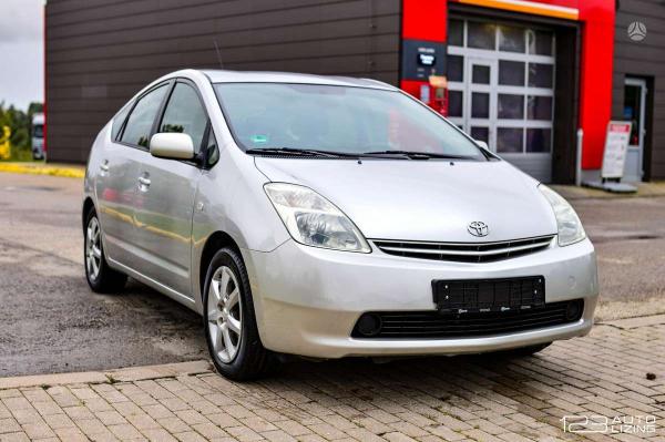 Pelēks Toyota Prius 2005 Kretinga, ar dzinēja tilpumu 1.50 L un nobraukumu 236 tūkst. km par 4999 €, foto 4 vietnē AUTOMOTO.COM.LV