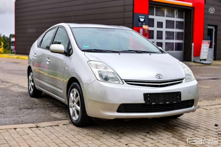 Pelēks Toyota Prius 2005 Kretinga, ar dzinēja tilpumu 1.50 L un nobraukumu 236 tūkst. km par 4999 €, foto 4 vietnē AUTOMOTO.COM.LV