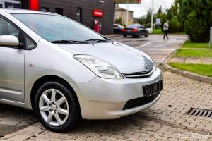 Pelēks Toyota Prius 2005 Kretinga, ar dzinēja tilpumu 1.50 L un nobraukumu 236 tūkst. km par 4999 €, foto 5 vietnē AUTOMOTO.COM.LV