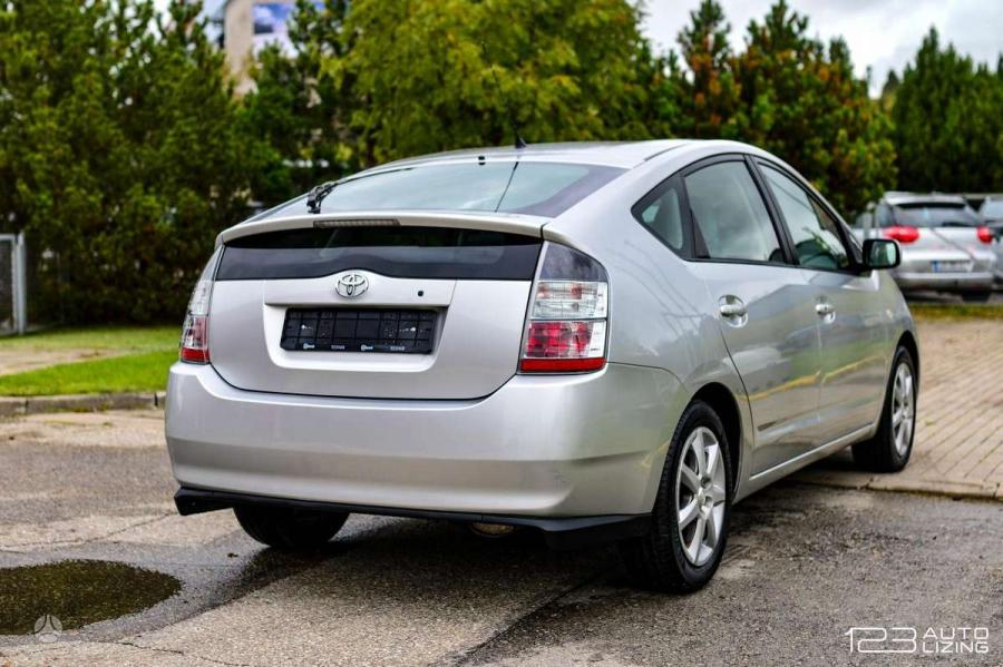 Pelēks Toyota Prius 2005 Kretinga, ar dzinēja tilpumu 1.50 L un nobraukumu 236 tūkst. km par 4999 €, foto 6 vietnē AUTOMOTO.COM.LV