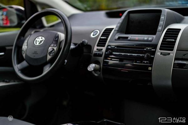 Pelēks Toyota Prius 2005 Kretinga, ar dzinēja tilpumu 1.50 L un nobraukumu 236 tūkst. km par 4999 €, foto 11 vietnē AUTOMOTO.COM.LV