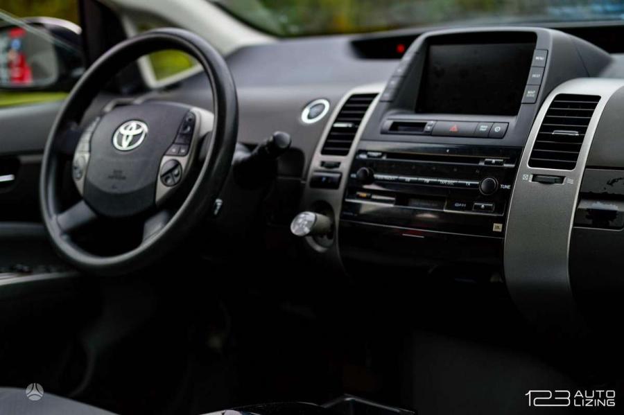 Pelēks Toyota Prius 2005 Kretinga, ar dzinēja tilpumu 1.50 L un nobraukumu 236 tūkst. km par 4999 €, foto 11 vietnē AUTOMOTO.COM.LV
