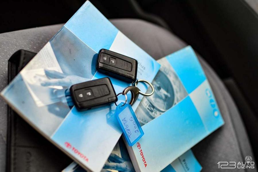 Pelēks Toyota Prius 2005 Kretinga, ar dzinēja tilpumu 1.50 L un nobraukumu 236 tūkst. km par 4999 €, foto 17 vietnē AUTOMOTO.COM.LV