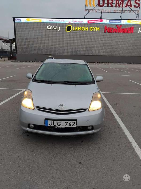 Grey Toyota Prius 2006 in Kaunas, with an engine capacity of 1.50 L and mileage of 374 thousand km for 3000 €, photo 5 on AUTOMOTO.COM.LV