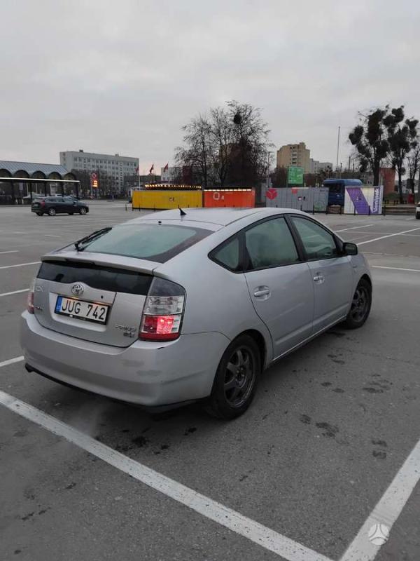 Grey Toyota Prius 2006 in Kaunas, with an engine capacity of 1.50 L and mileage of 374 thousand km for 3000 €, photo 9 on AUTOMOTO.COM.LV